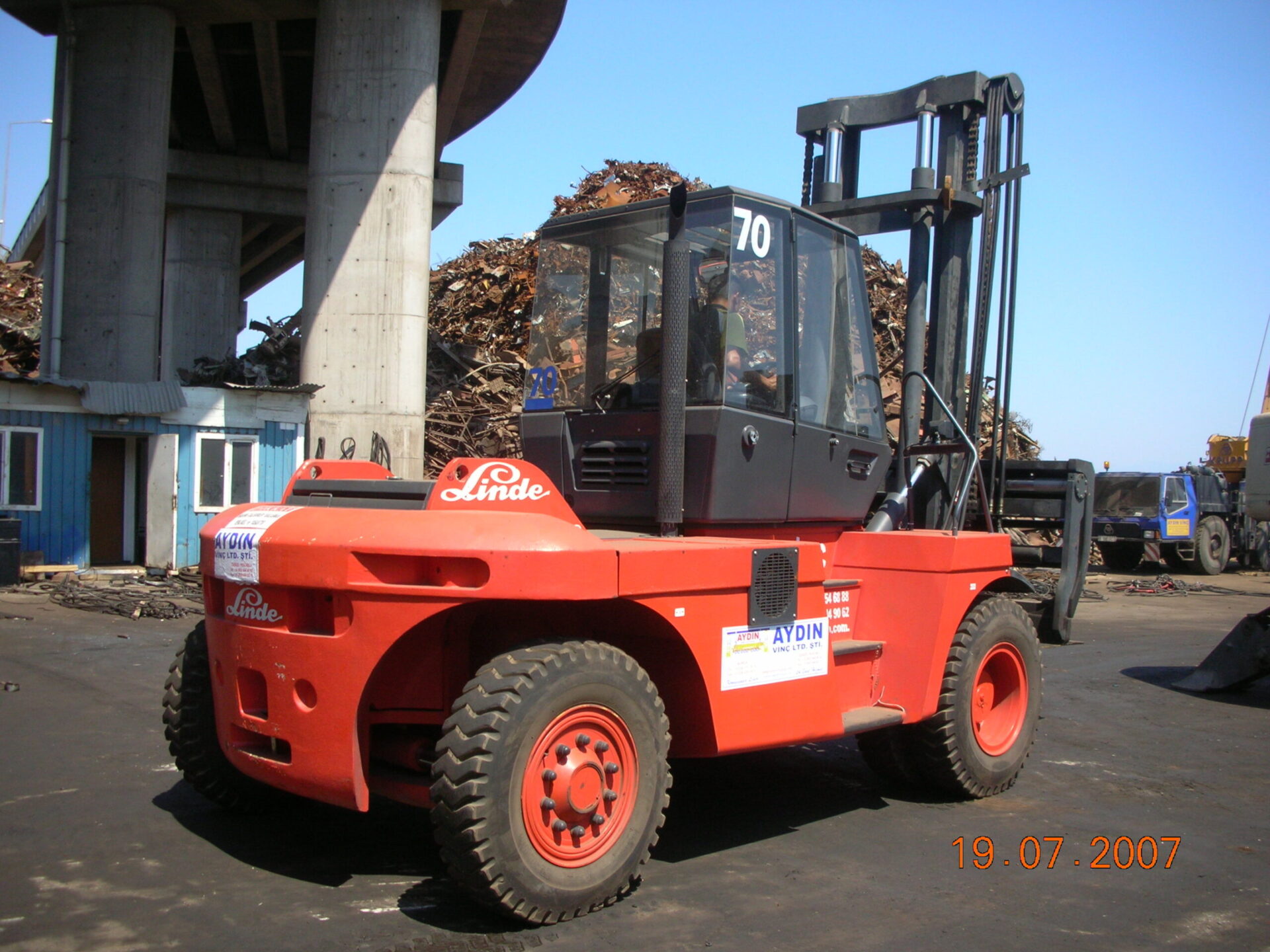 15 Tonluk Forklift - Aydın Vinç A.Ş.
